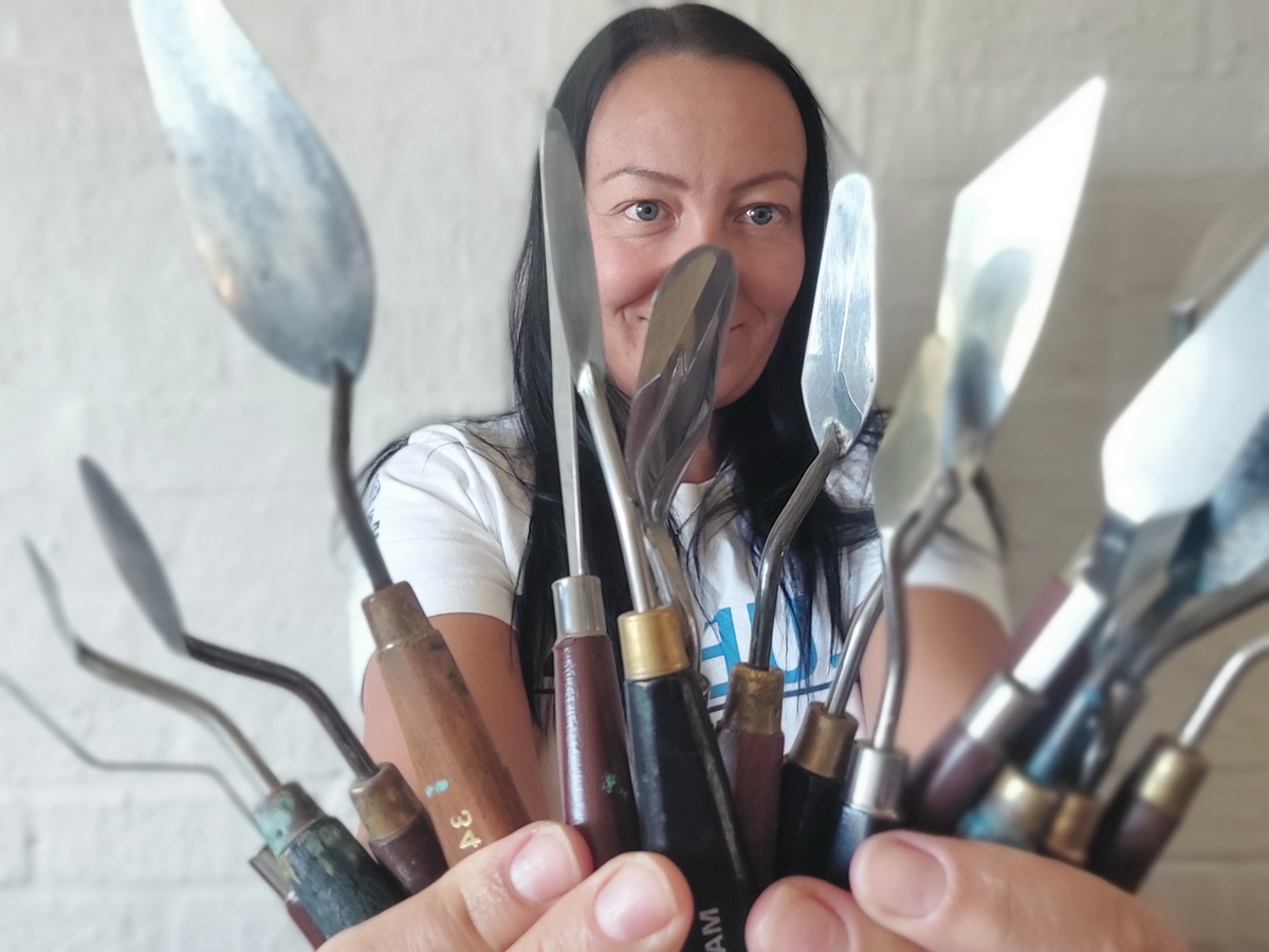 What Is a Palette Knife and How to Use It